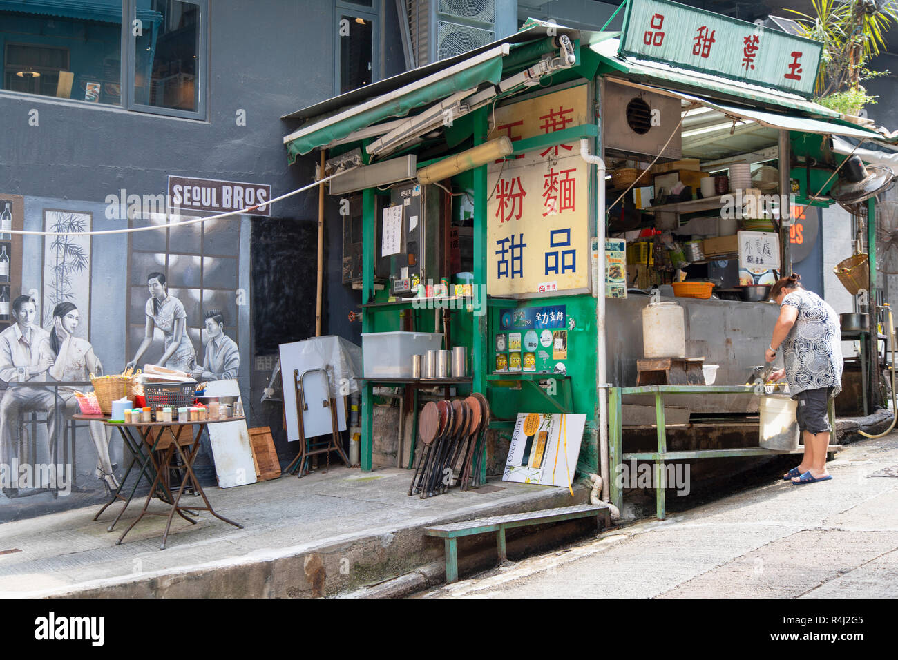 Mural and outdoor food stall, Elgin Street, Soho, Central, Hong Kong ...