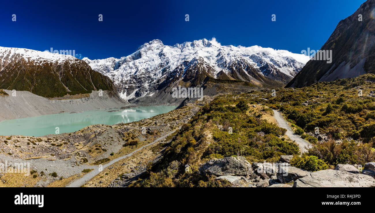 Mouintains in Hooker Valley Track in Aoraki National Park, New Zealand ...