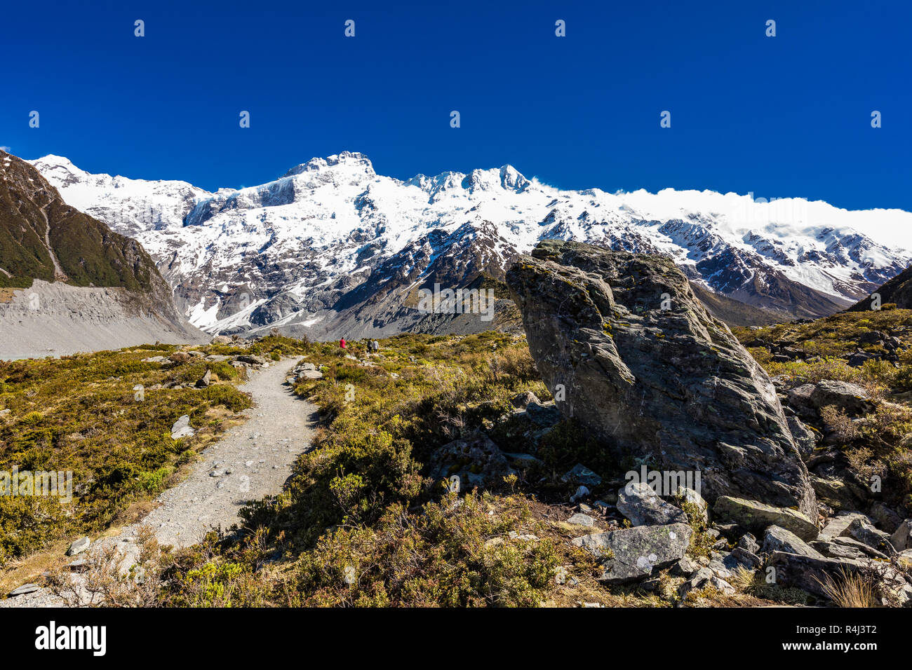 Mouintains in Hooker Valley Track in Aoraki National Park, New Zealand ...