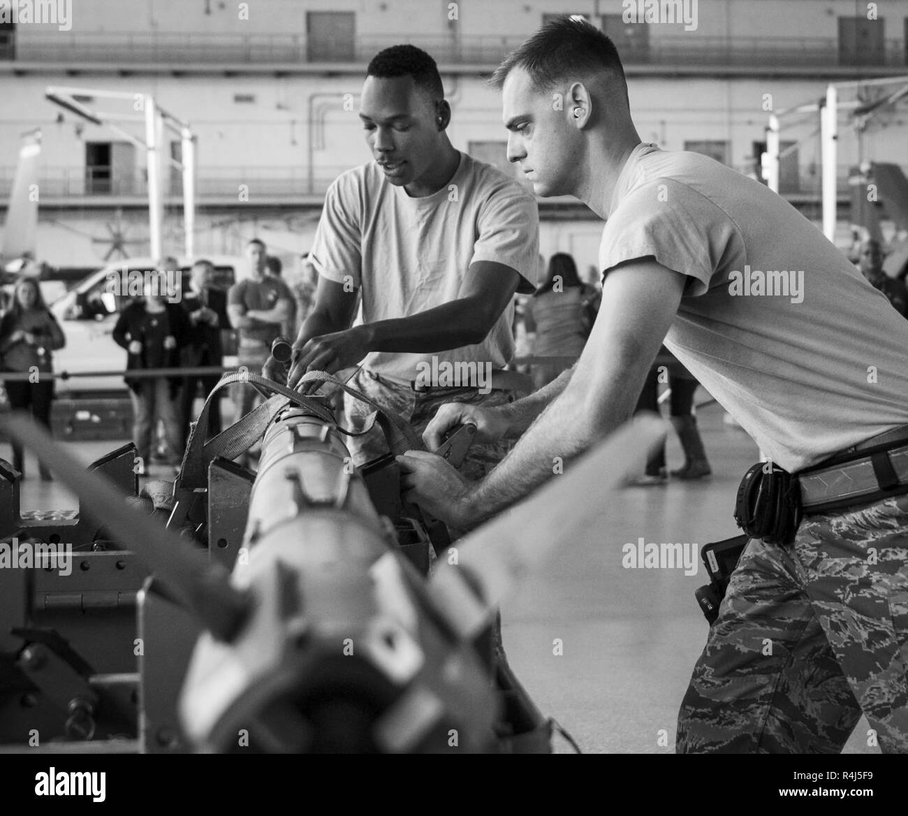 Us air force f 16 Black and White Stock Photos & Images - Alamy