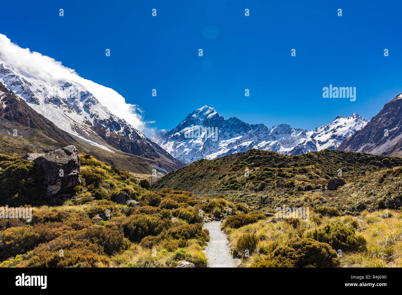 Mouintains in Hooker Valley Track in Aoraki National Park, New Zealand ...