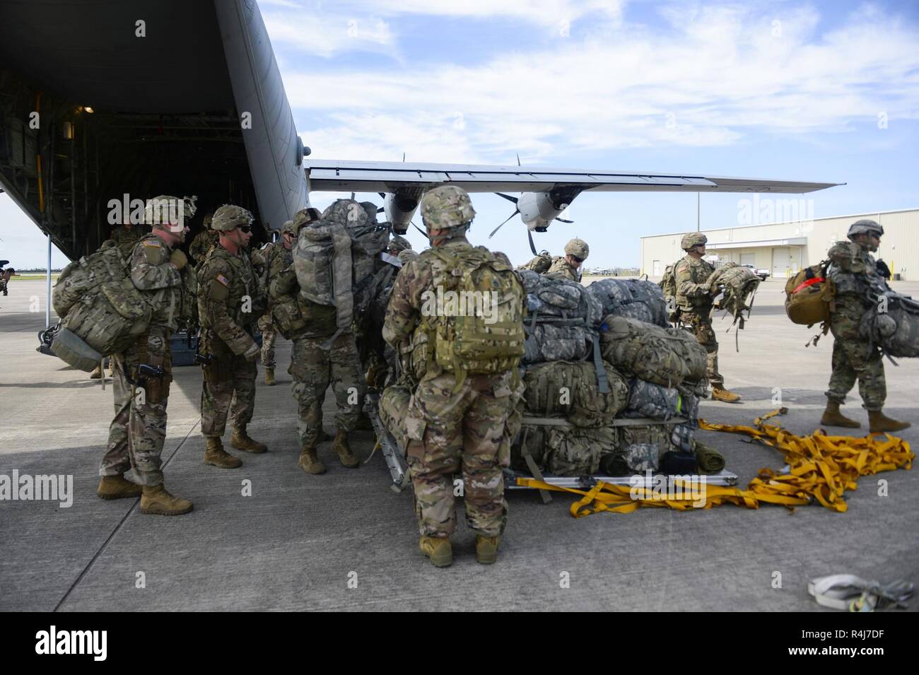 Soldiers from the the 89th Military Police Brigade, and 41st ...