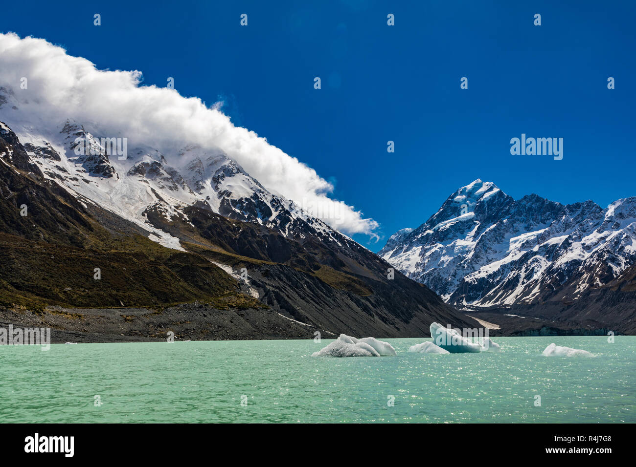 Mouintains in Hooker Valley Track in Aoraki National Park, New Zealand ...