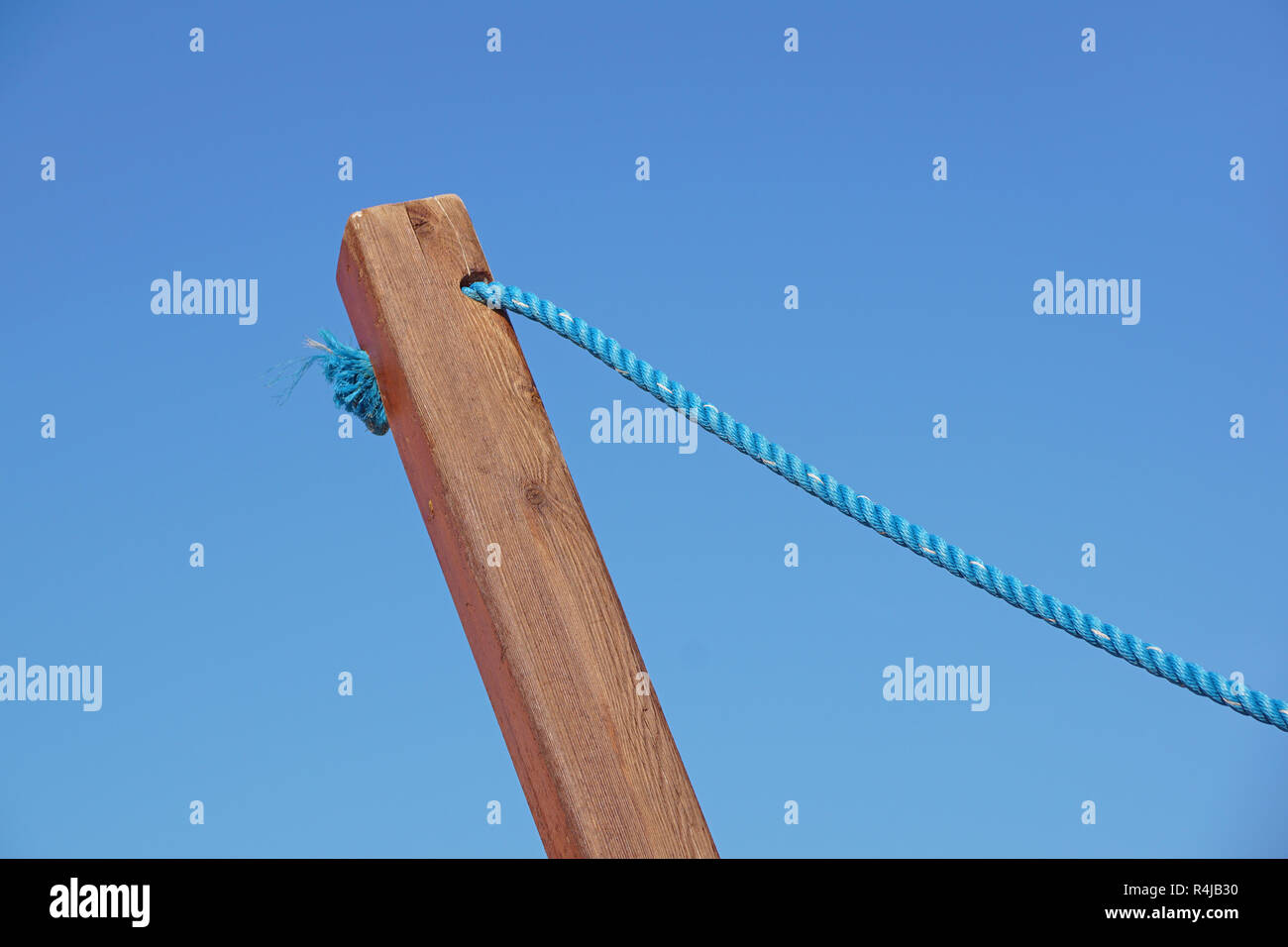 Fence detail wooden pole rope hi-res stock photography and images - Alamy
