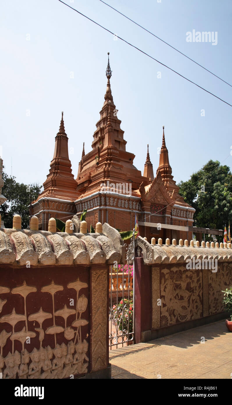 Wat Ounalom (Unnalom) temple in Phnom Penh. Cambodia Stock Photo - Alamy