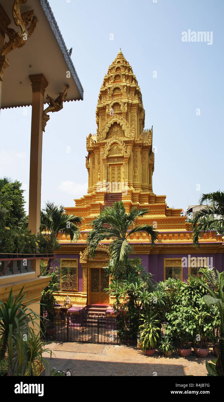 Wat Ounalom (Unnalom) temple in Phnom Penh. Cambodia Stock Photo - Alamy