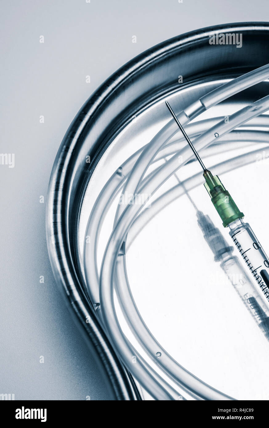 Syringe on a tray metal in a laboratory Stock Photo - Alamy