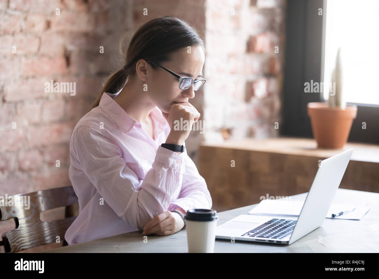 Person concentrate hi-res stock photography and images - Alamy