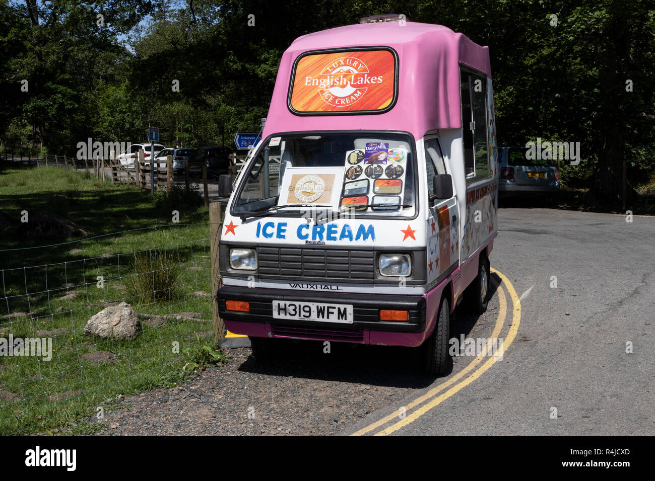 Traditional Old Ice Cream Van at Rydal Water in the English Lake ...
