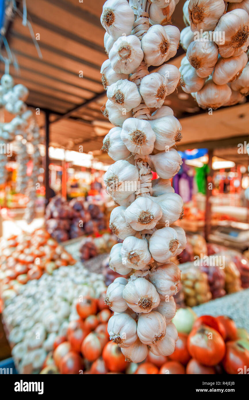 Garlic On the Market Stock Photo - Alamy