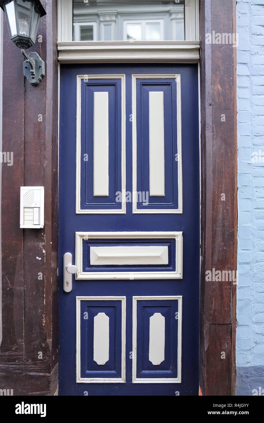 old house door Stock Photo - Alamy