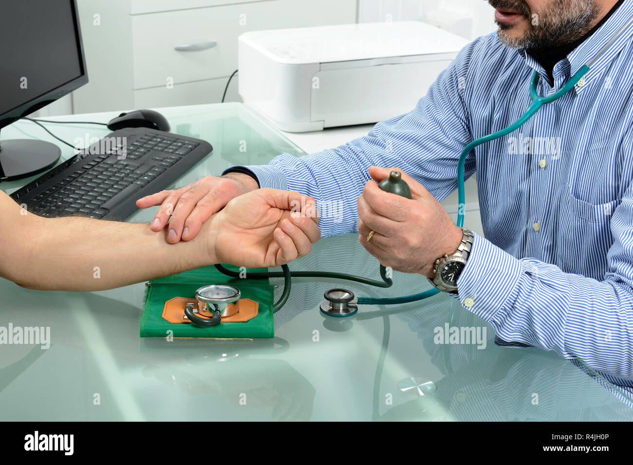 Tall male doctor hi-res stock photography and images - Alamy