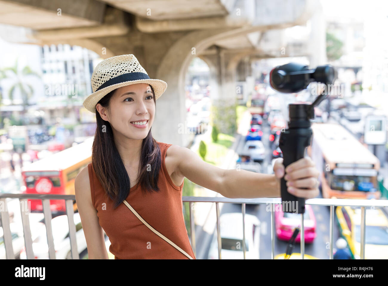 Asian woman tv reporter hi-res stock photography and images - Alamy