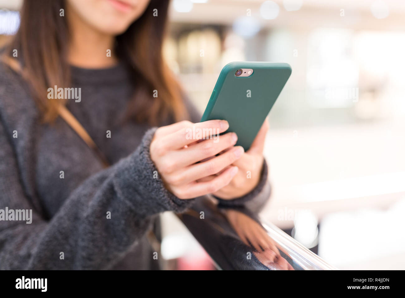 Young Woman using cellphone Stock Photo - Alamy
