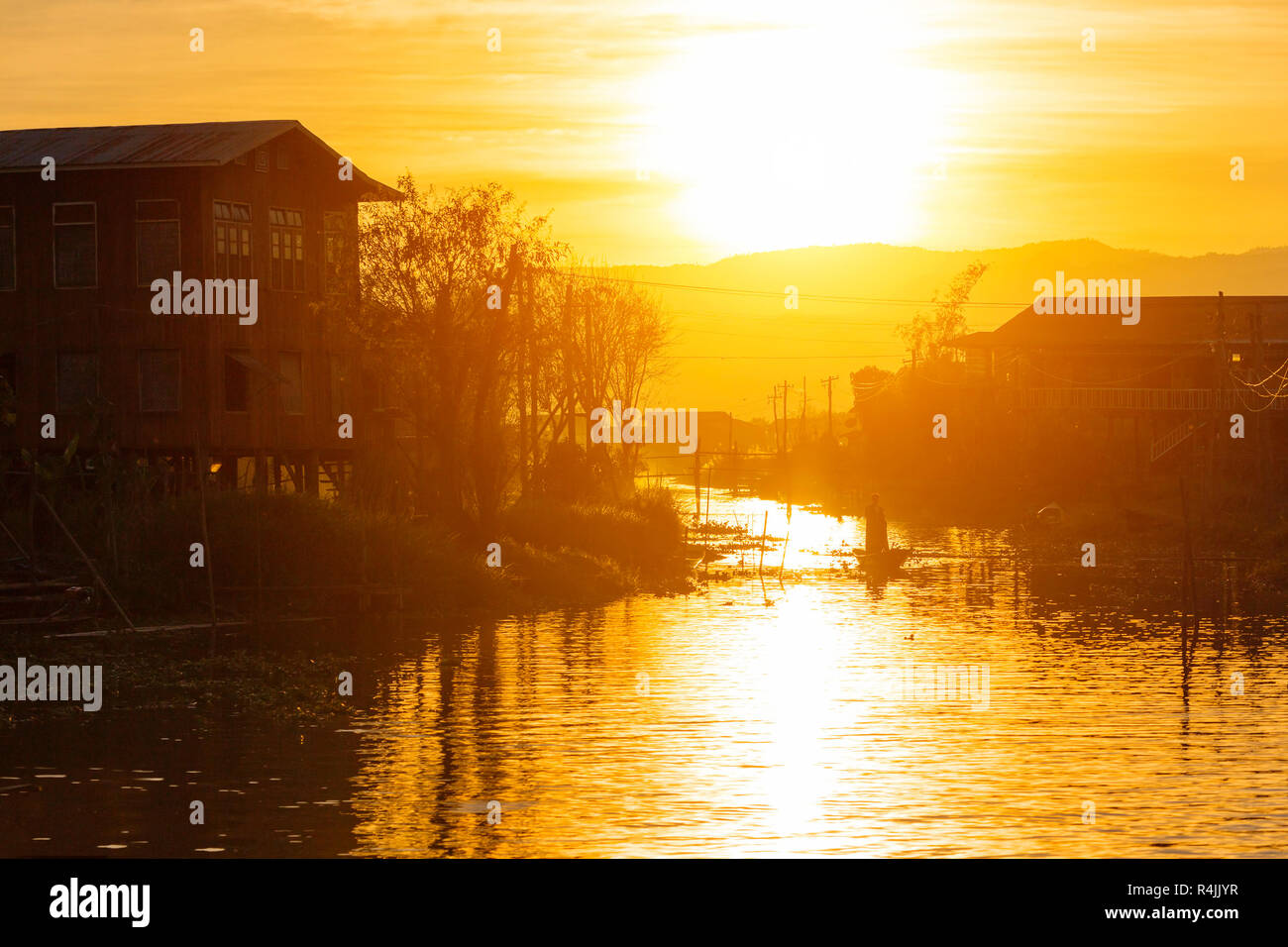 Inle Lake sunset , Myanmar Stock Photo - Alamy