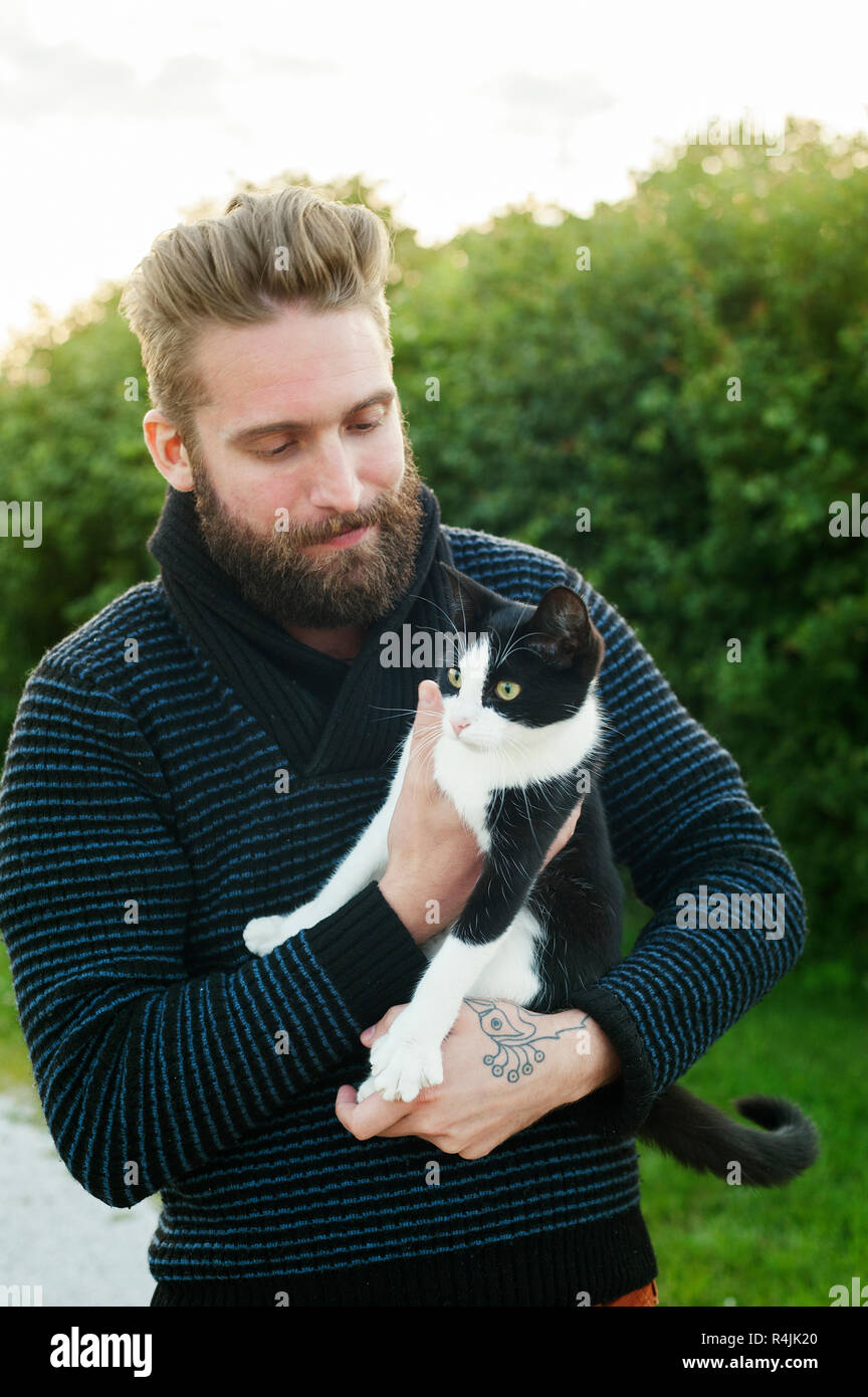 Man and his cat hi-res stock photography and images - Alamy