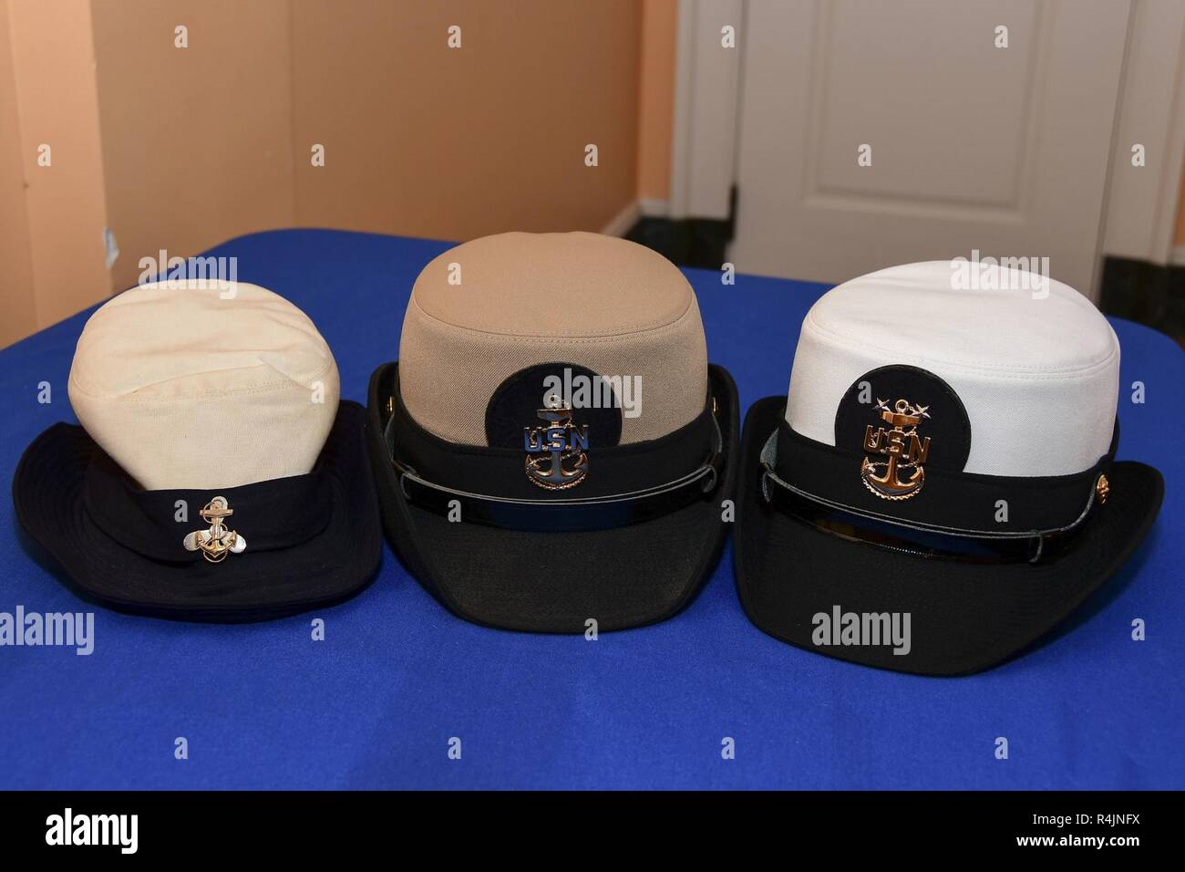 Female us navy chief petty hi-res stock photography and images - Alamy