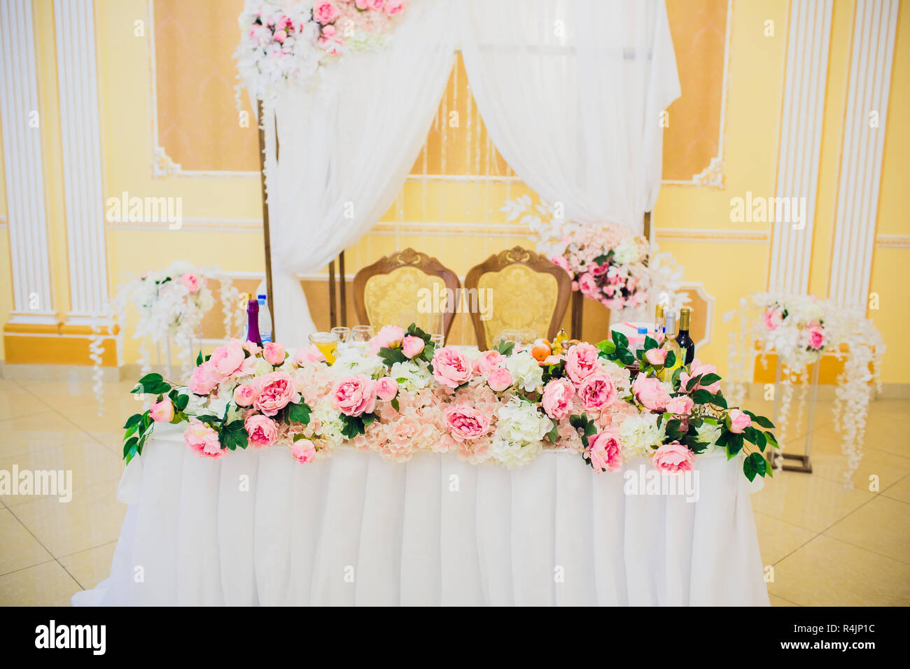 Wedding couple's table flowers on the table Stock Photo - Alamy