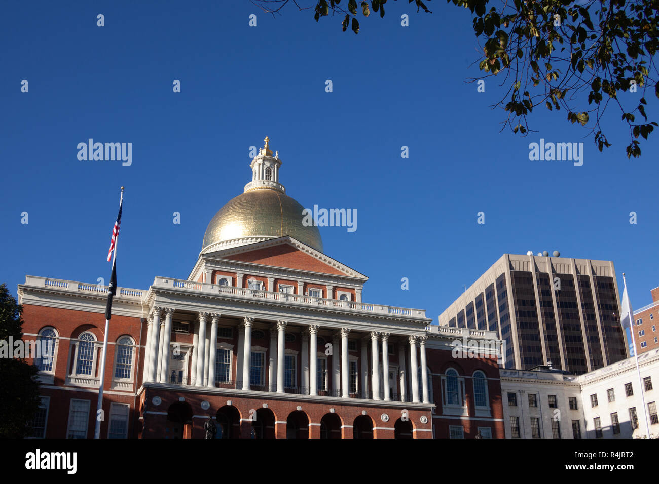 Golden dome boston hi-res stock photography and images - Alamy