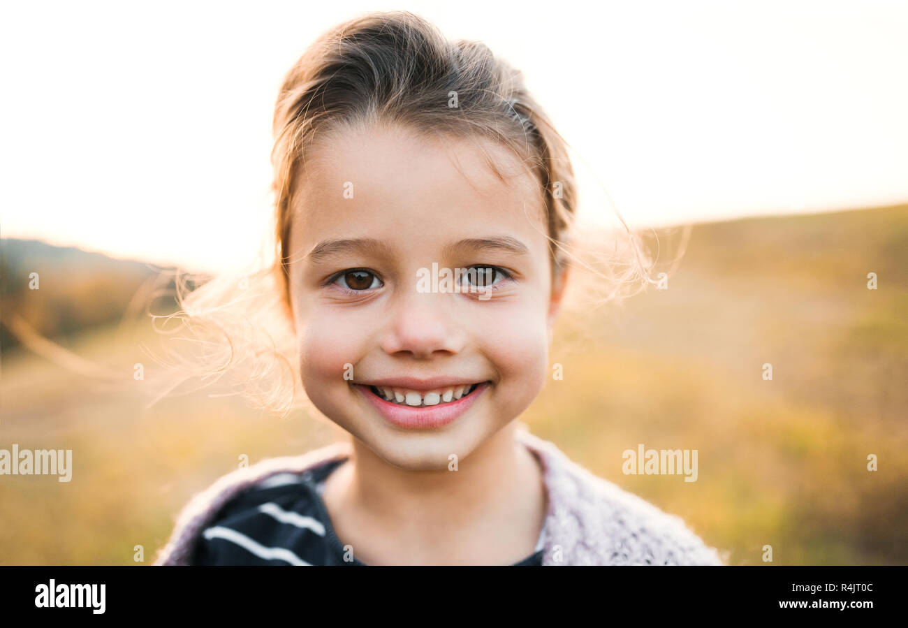 Small girl hi-res stock photography and images - Alamy