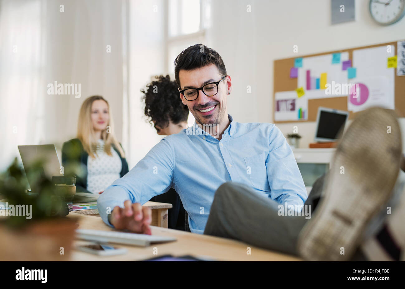 Feet on table hi-res stock photography and images - Alamy