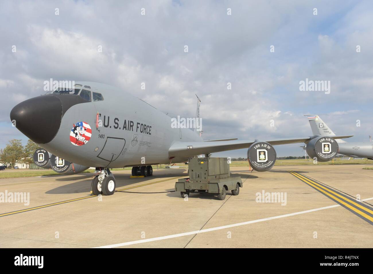 Raf in flight refueling tanker hi-res stock photography and images - Alamy