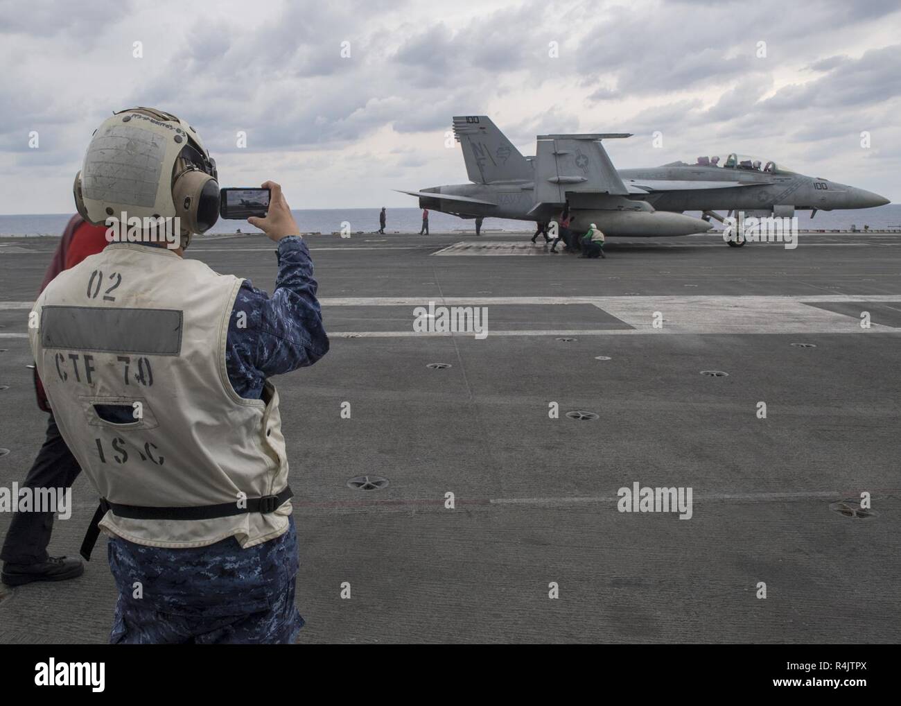 PHILIPPINE SEA (Nov. 1, 2018) Japan Maritime Self-Defense (JMSDF ...