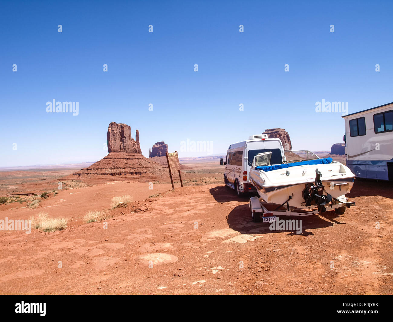 Cars on the background Monument Valley Stock Photo - Alamy