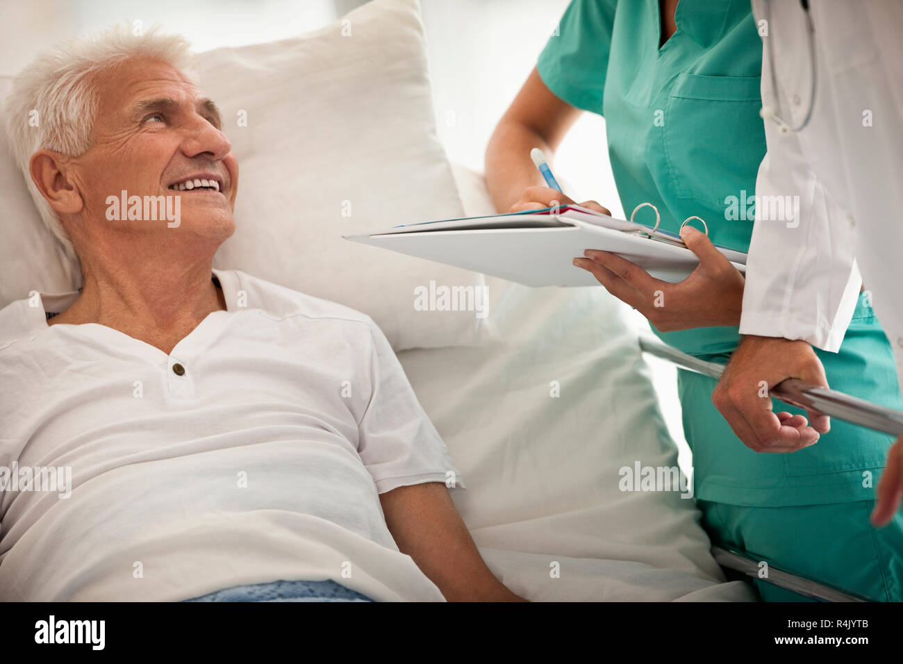 Elderly man in hospital bed hi-res stock photography and images - Alamy