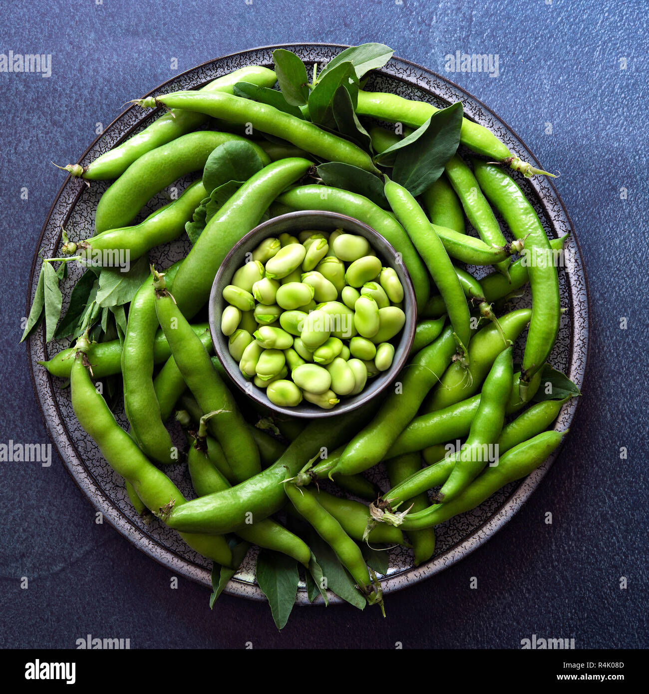 Fava beans in pods and shelled in a bowl Stock Photo - Alamy