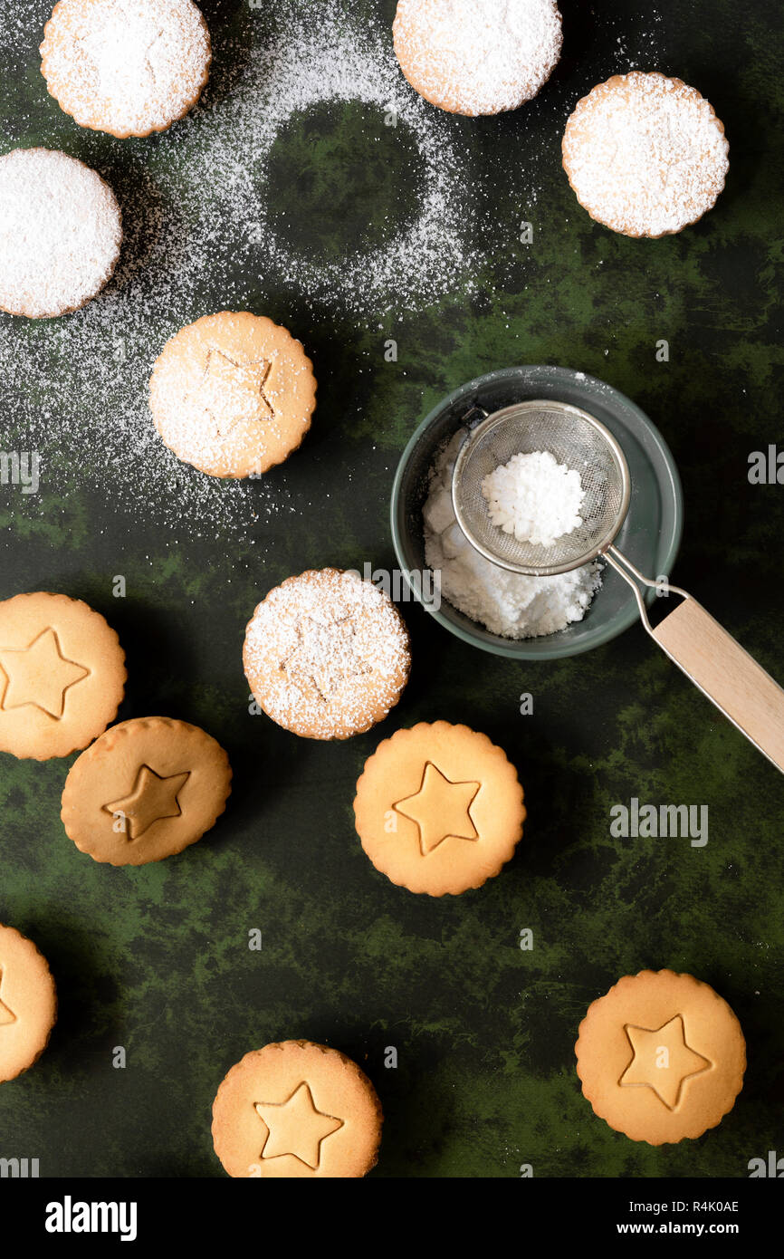 Being dusted with icing sugar hi-res stock photography and images - Alamy