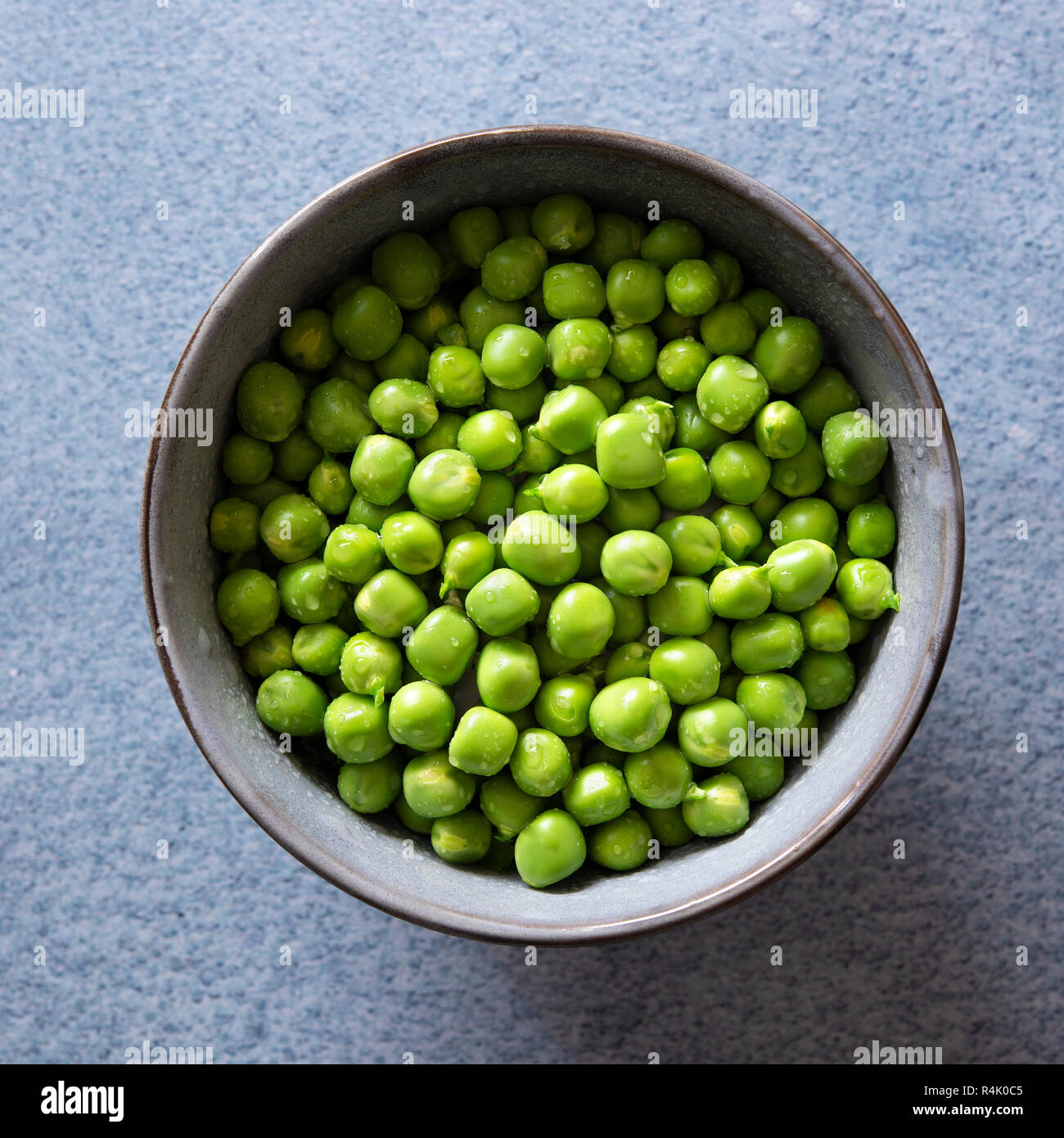 Shelled green peas hi-res stock photography and images - Alamy