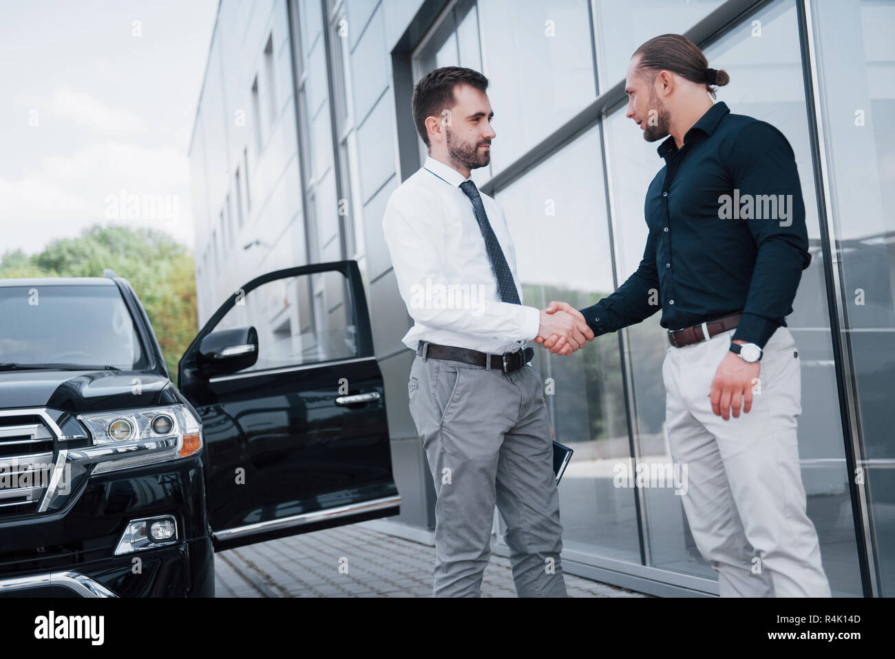 Two people talking business setting hi-res stock photography and images ...
