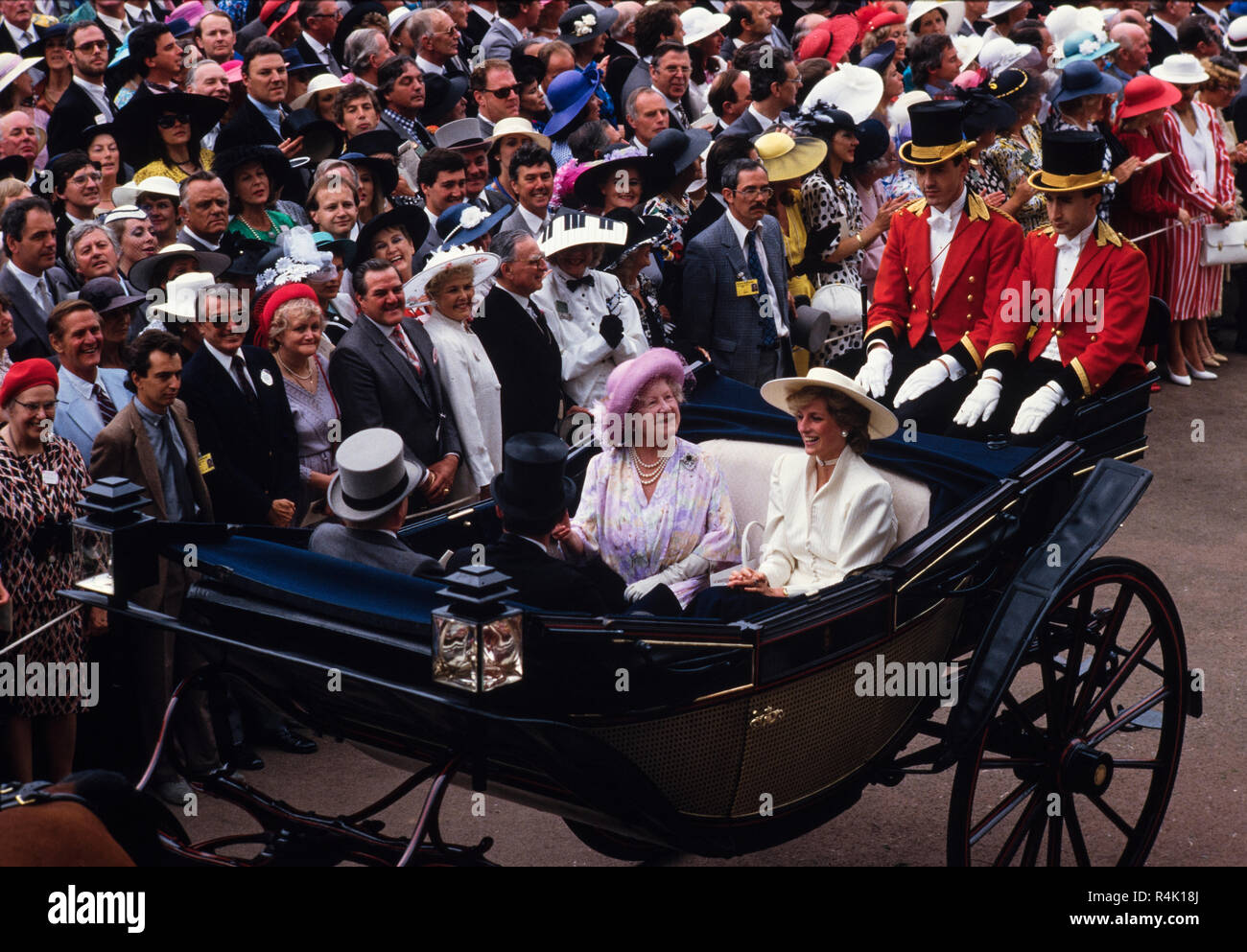 Queen elizabeth queen mother hi-res stock photography and images - Alamy
