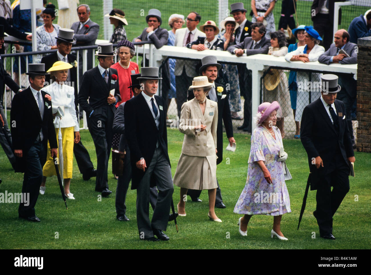 Queen elizabeth queen mother hi-res stock photography and images - Alamy