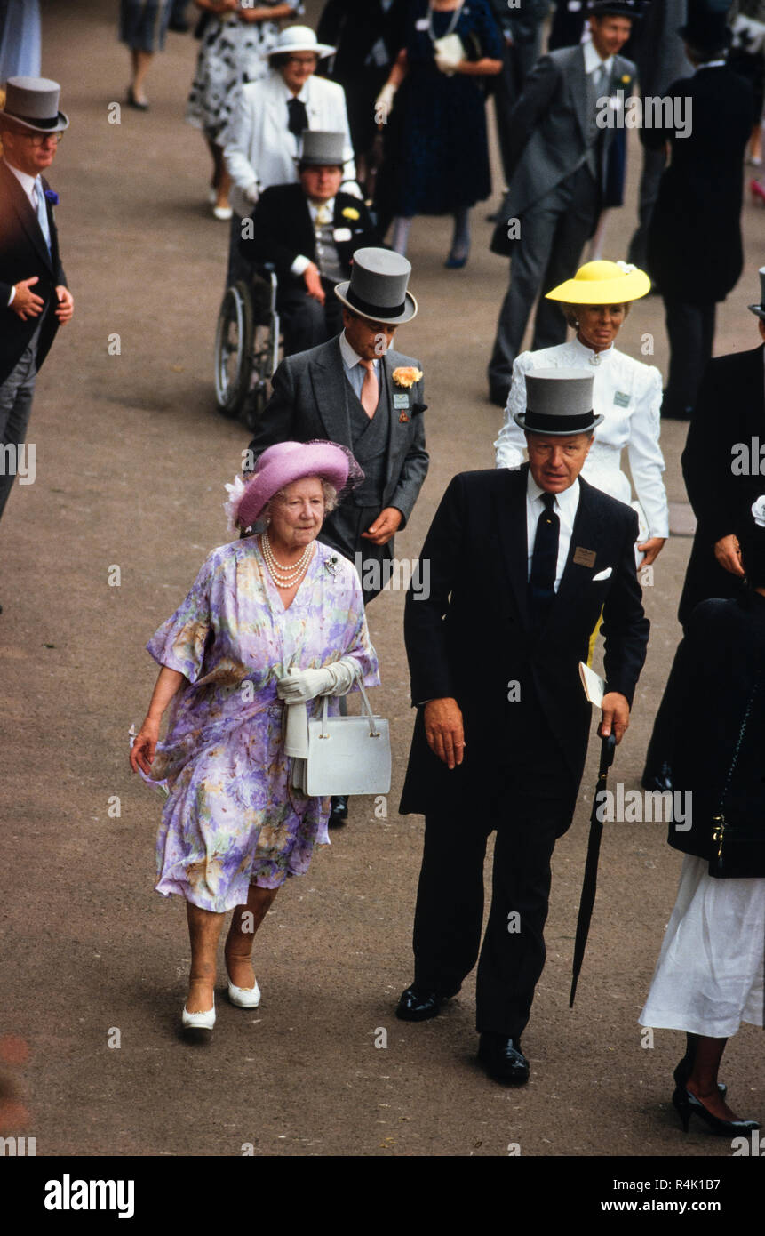 Queen elizabeth queen mother hi-res stock photography and images - Alamy