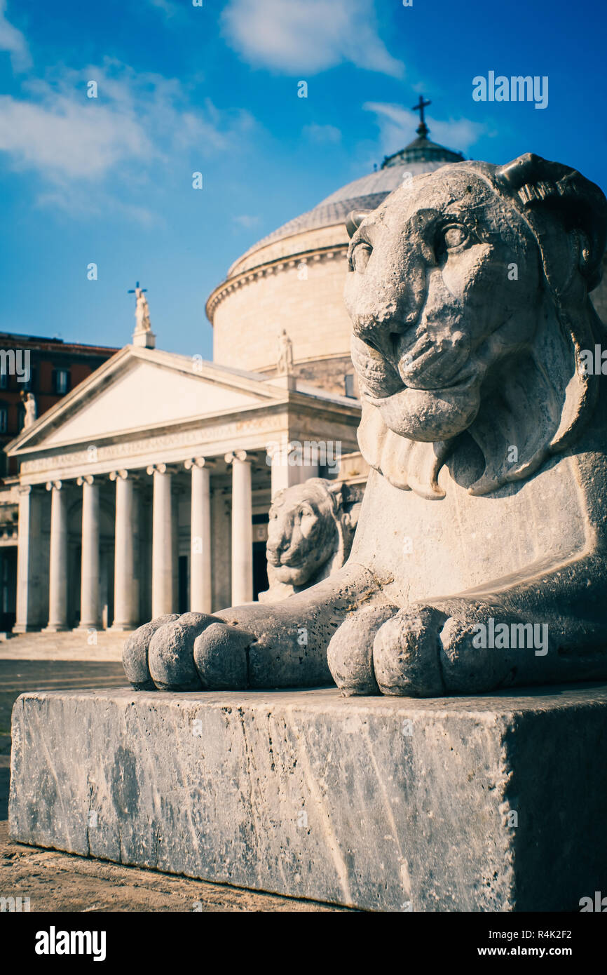 Lion naples statue hi-res stock photography and images - Alamy