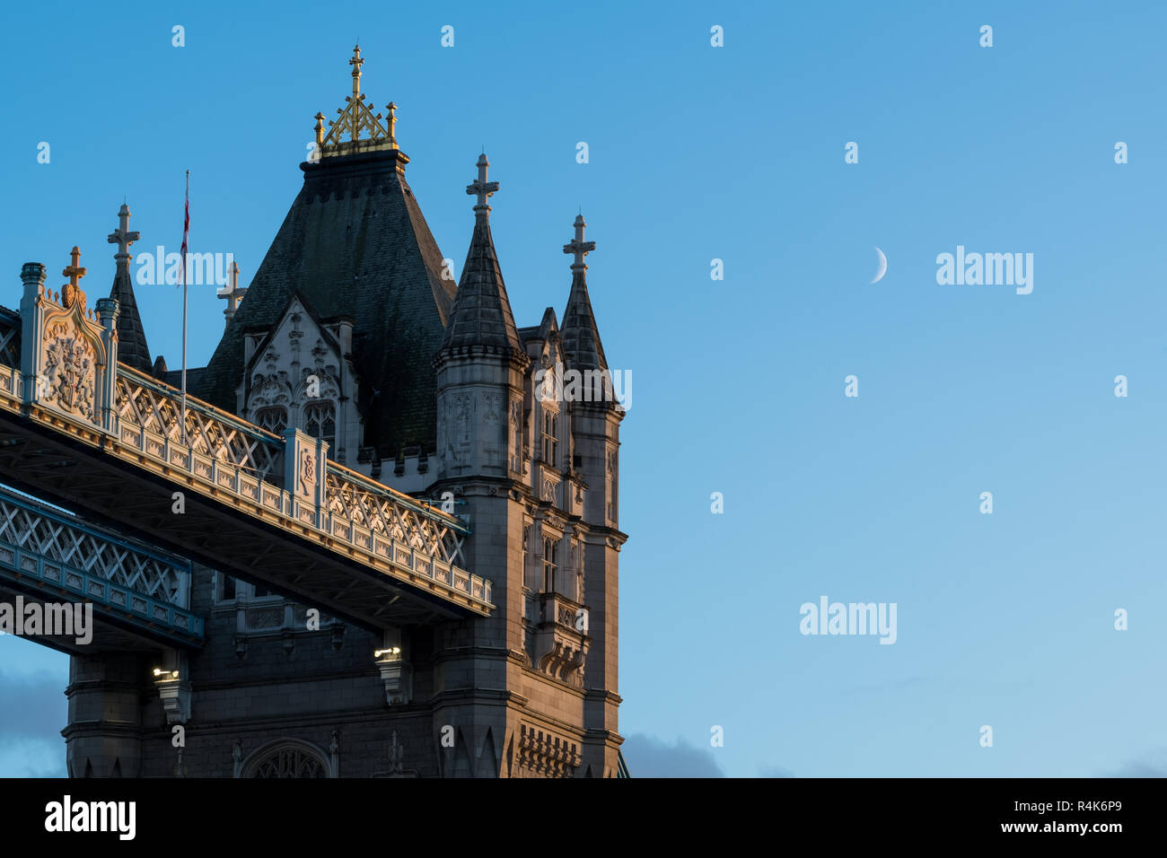 City of london moonrise hi-res stock photography and images - Alamy