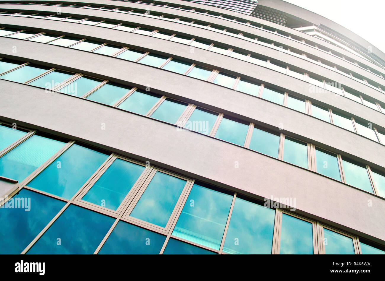 Office building windows texture hi-res stock photography and images - Alamy