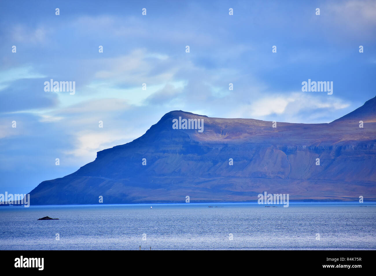 mountain view on grundarfjordur fjord in iceland Stock Photo - Alamy