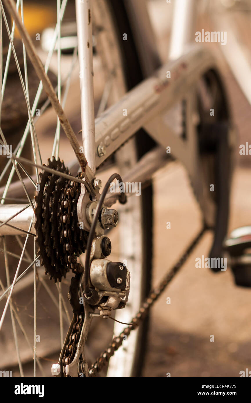 Bicycle. Chain and rear gear Stock Photo - Alamy