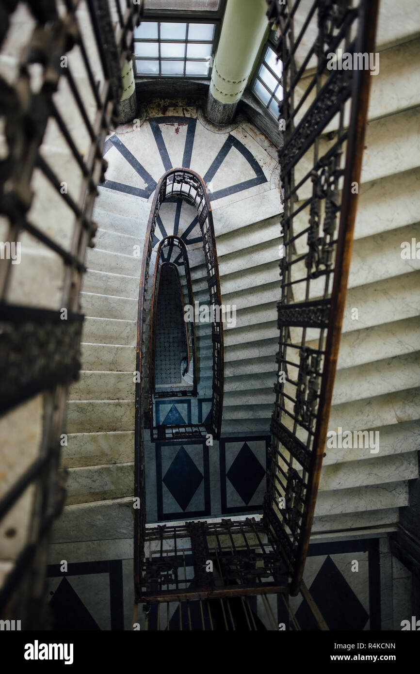 Vintage staircase in old building. Interior background Stock Photo - Alamy