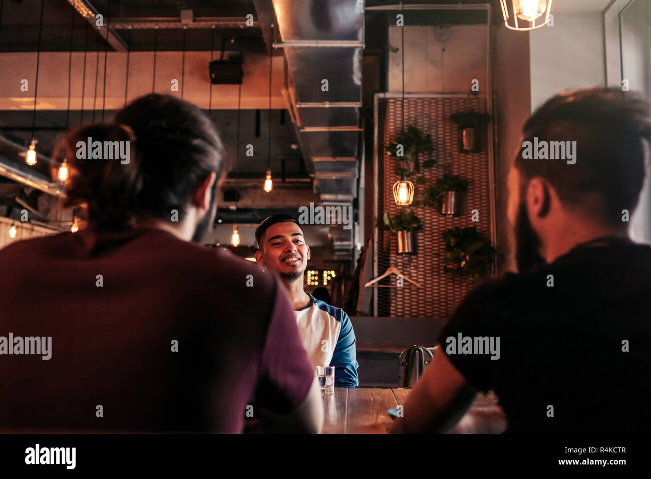 Group young men hang out hi-res stock photography and images - Alamy