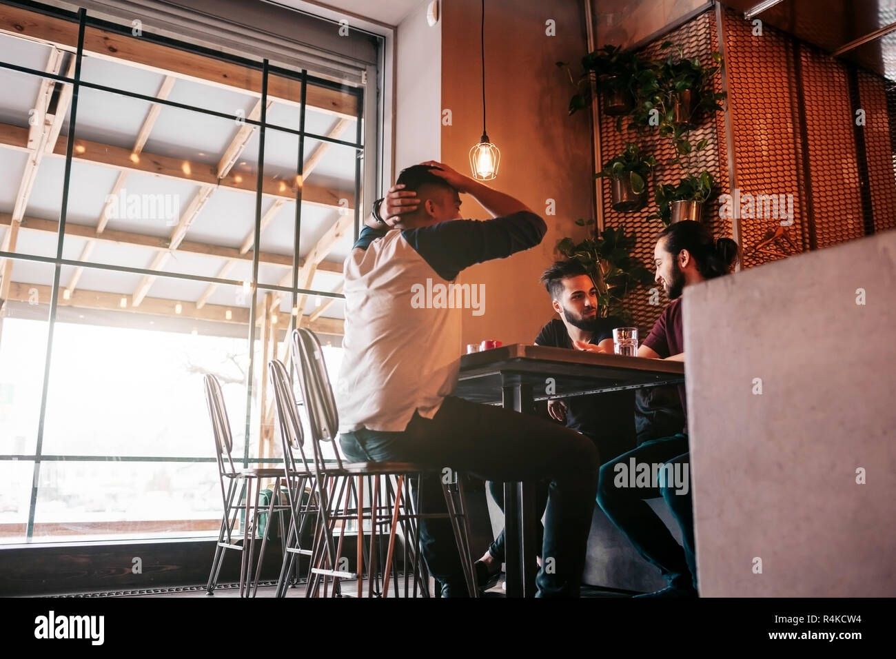 Group young men hang out hi-res stock photography and images - Alamy