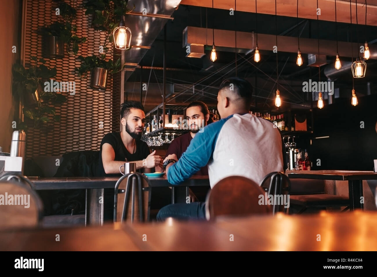 Group young men hang out hi-res stock photography and images - Alamy