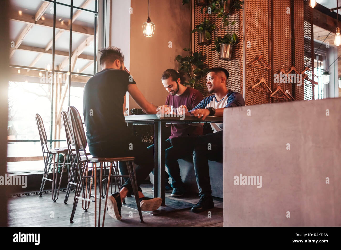 Arab friends hi-res stock photography and images - Alamy