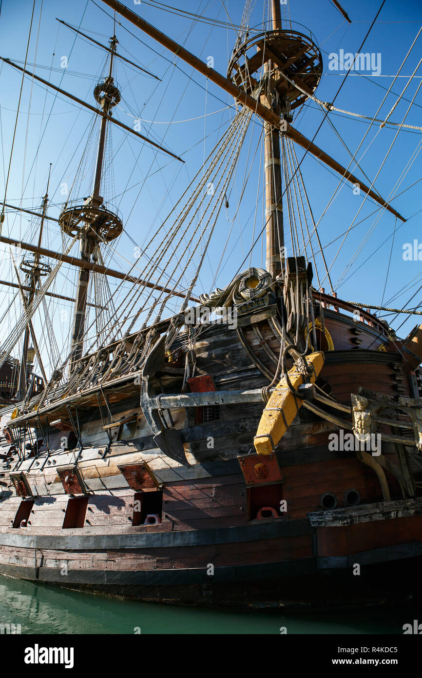 Galleon movie pirates hi-res stock photography and images - Alamy