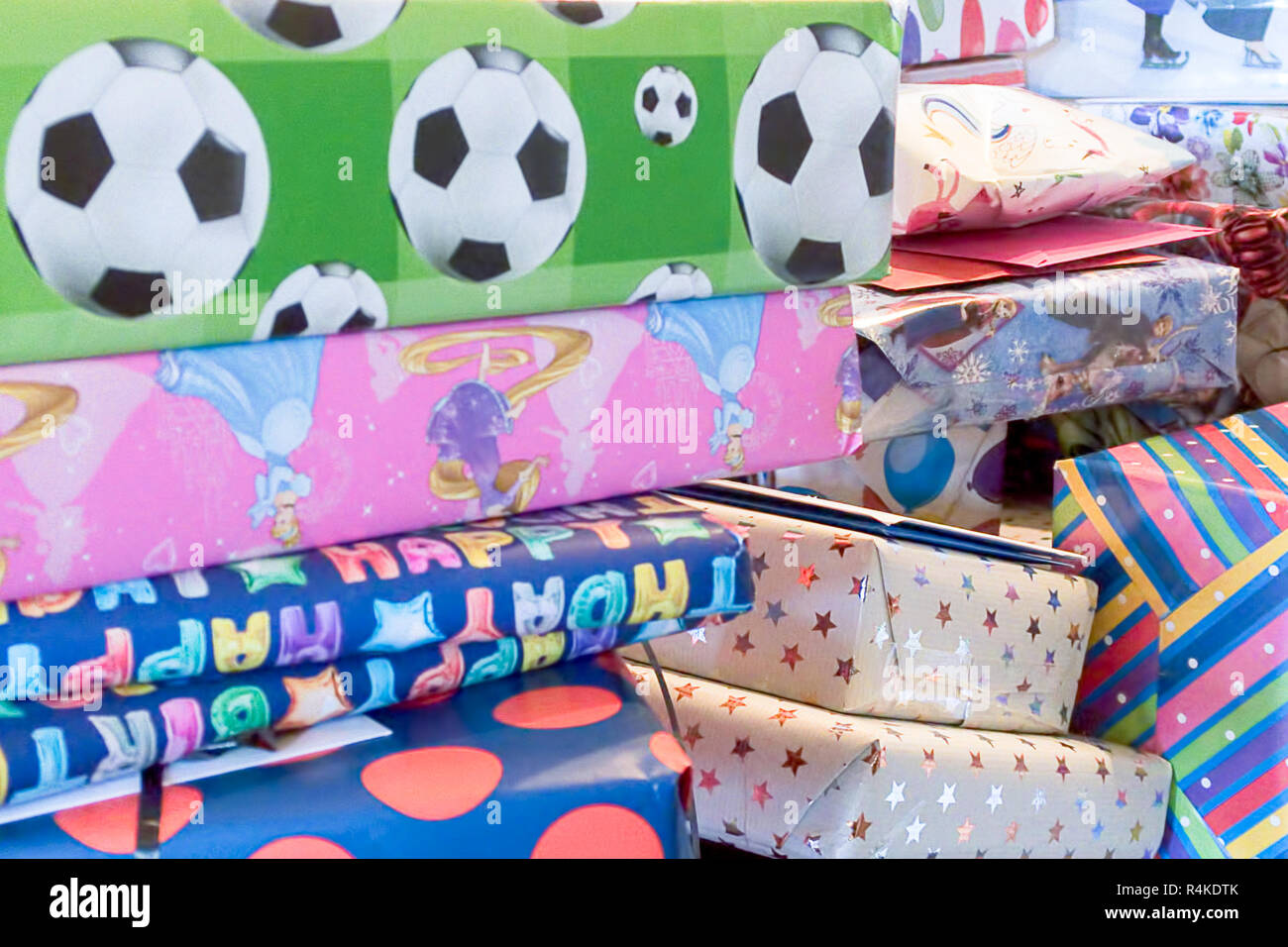 Wrapped gifts piled up hi-res stock photography and images - Alamy