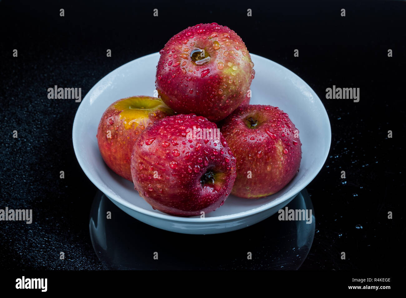 100% Apple Juice Stock Photo - Alamy