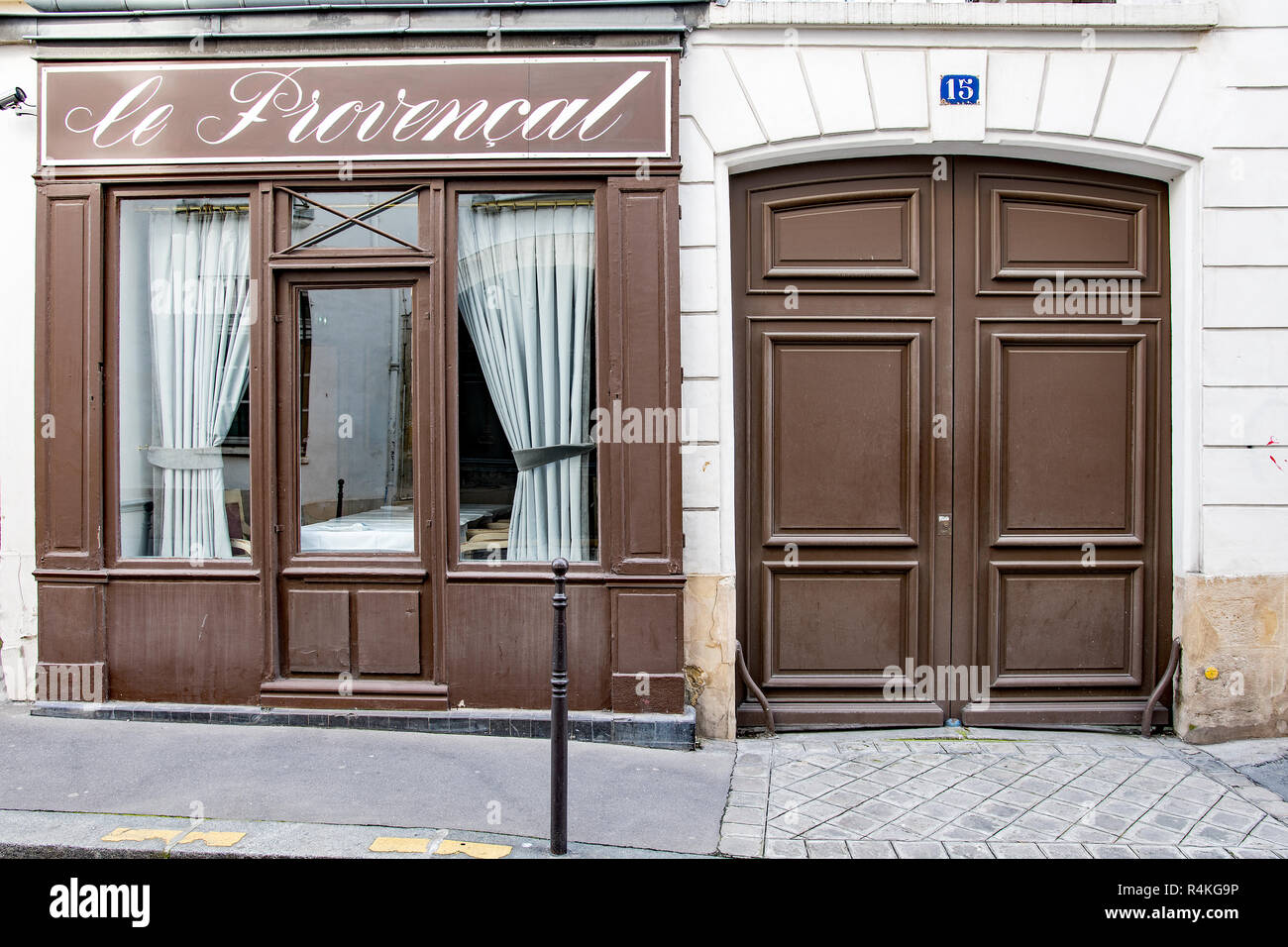 Classic restaurant windows hi-res stock photography and images - Alamy